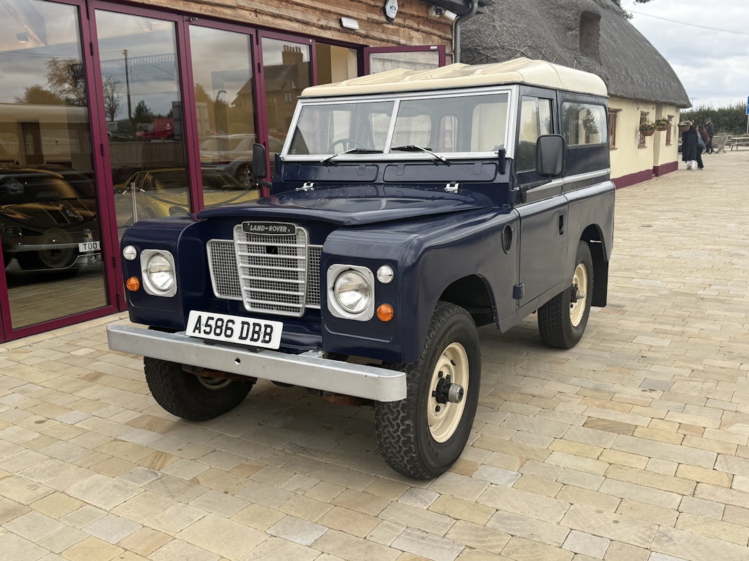 Classic Car Showroom | Winchester Auto Barn - Sutton Scotney
