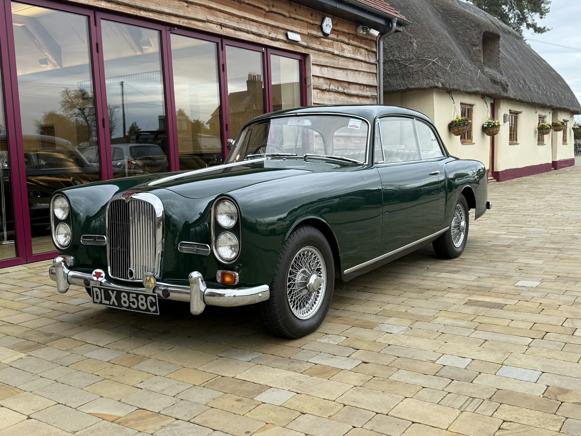 Classic Car Showroom | Winchester Auto Barn - Sutton Scotney